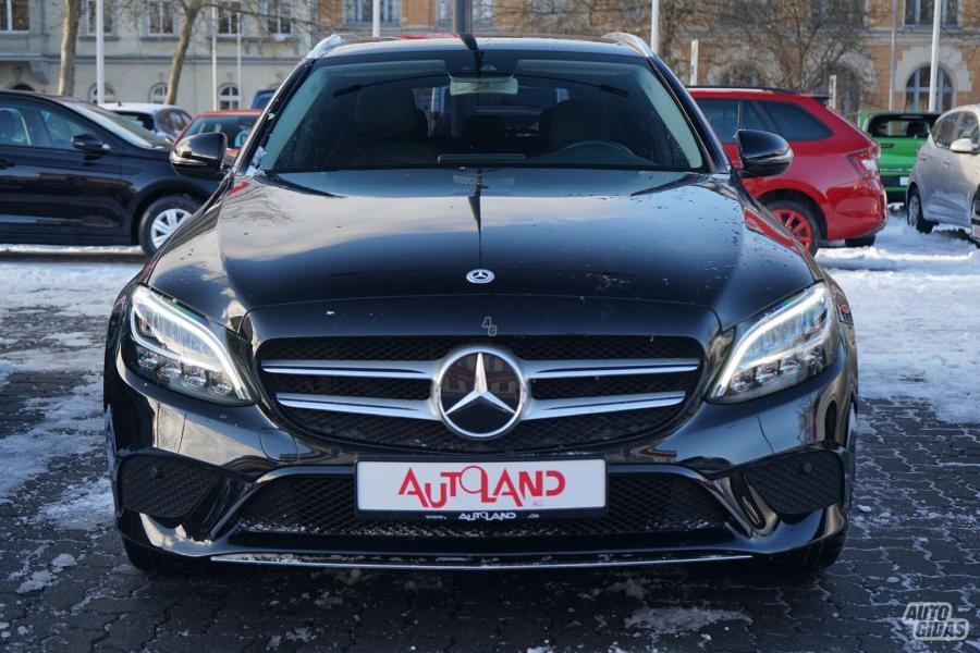 Melns Mercedes-Benz C 180 2020 Kauņa, ar dzinēja tilpumu 1.50 L un nobraukumu 69 tūkst. km par 29600 €, foto 2 vietnē AUTOMOTO.COM.LV