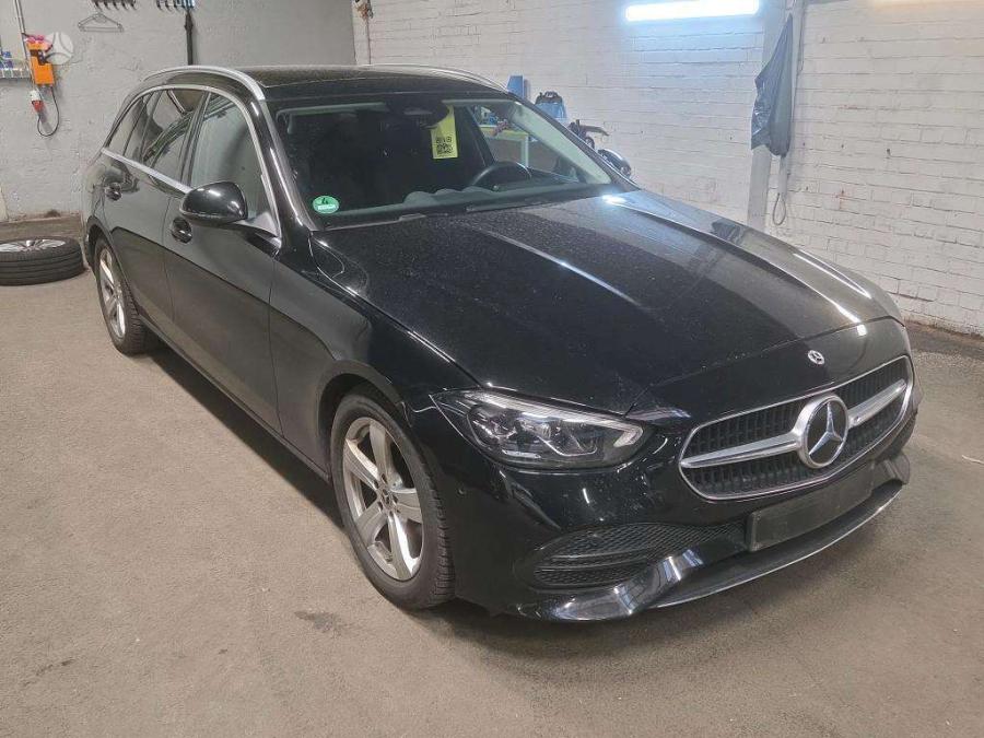 Melns Mercedes-Benz C 180 2021 Viļņa, ar dzinēja tilpumu 1.50 L un nobraukumu 124 tūkst. km par 22265 €, foto 4 vietnē AUTOMOTO.COM.LV