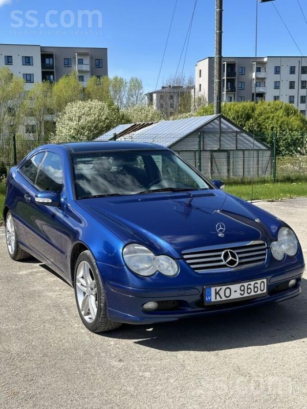 Zils Mercedes-Benz C 180 2002 Rīga, ar dzinēja tilpumu 2.00 L un nobraukumu 215 tūkst. km par 2970 €, foto 1 vietnē AUTOMOTO.COM.LV
