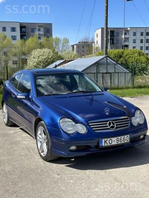 Blue Mercedes-Benz C 180 2002 in Riga, with an engine capacity of 2.00 L and mileage of 215 thousand km for 2970 €, photo  on AUTOMOTO.COM.LV