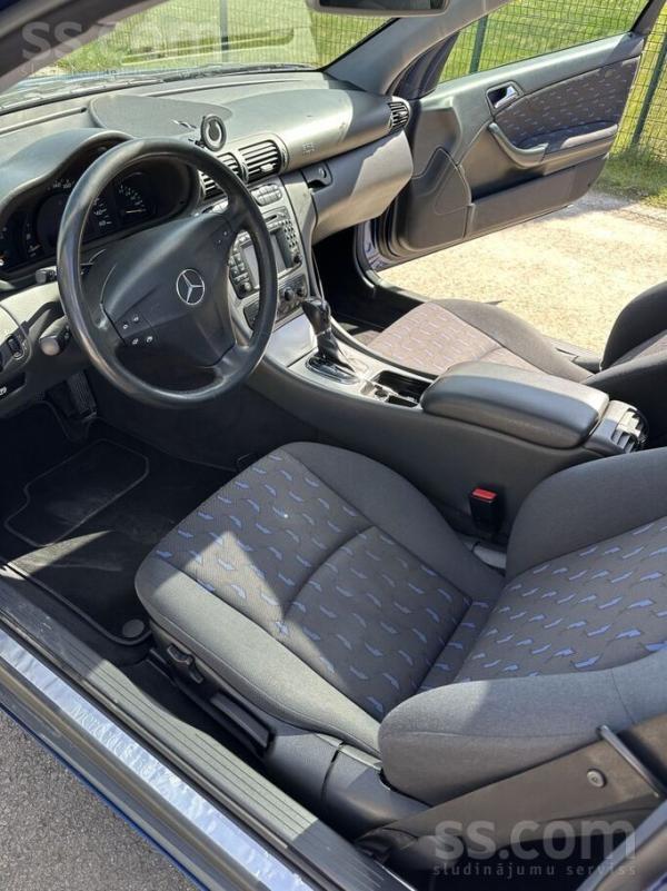 Zils Mercedes-Benz C 180 2002 Rīga, ar dzinēja tilpumu 2.00 L un nobraukumu 215 tūkst. km par 2970 €, foto 7 vietnē AUTOMOTO.COM.LV
