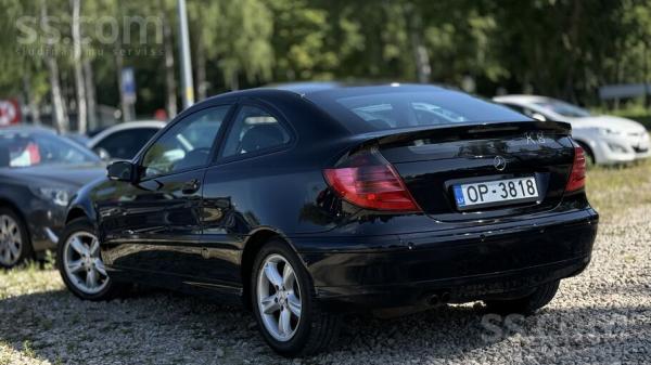 Blue Mercedes-Benz C 180 2004 in Jelgava, with an engine capacity of 1.80 L and mileage of 276 thousand km for 2990 €, photo 4 on AUTOMOTO.COM.LV
