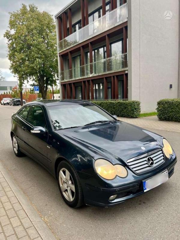 Blue Mercedes-Benz C 180 2003 in Kaunas, with an engine capacity of 1.80 L and mileage of 245 thousand km for 1200 €, photo 2 on AUTOMOTO.COM.LV