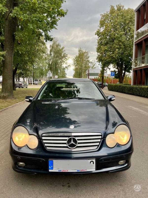 Blue Mercedes-Benz C 180 2003 in Kaunas, with an engine capacity of 1.80 L and mileage of 245 thousand km for 1200 €, photo 3 on AUTOMOTO.COM.LV