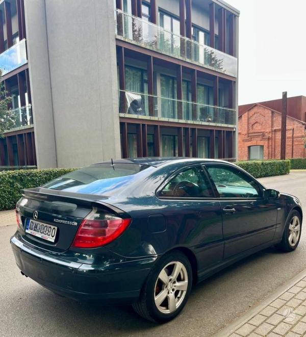 Blue Mercedes-Benz C 180 2003 in Kaunas, with an engine capacity of 1.80 L and mileage of 245 thousand km for 1200 €, photo 4 on AUTOMOTO.COM.LV