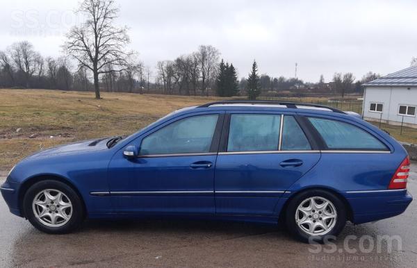 Blue Mercedes-Benz C 180 2002 in Bauska, with an engine capacity of 1.80 L and mileage of 419 thousand km for 1500 €, photo 1 on AUTOMOTO.COM.LV