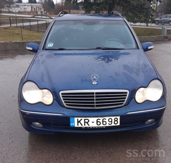Blue Mercedes-Benz C 180 2002 in Bauska, with an engine capacity of 1.80 L and mileage of 419 thousand km for 1500 €, photo 2 on AUTOMOTO.COM.LV