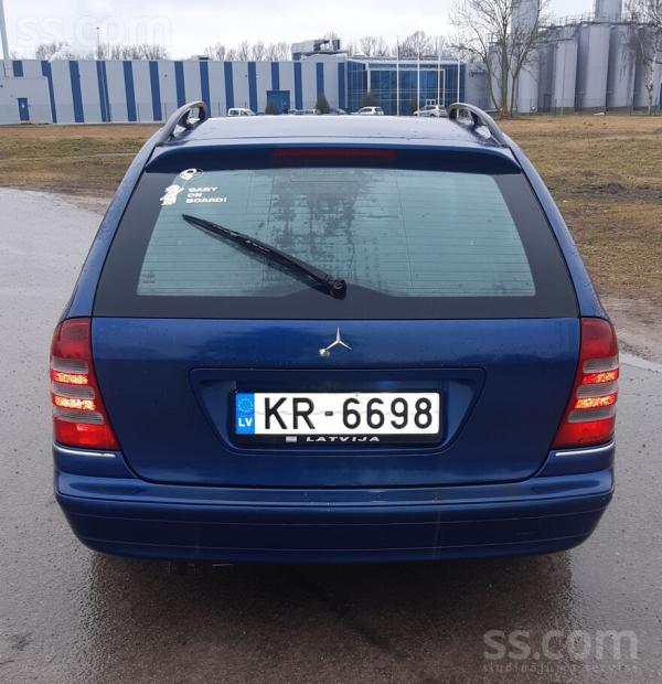 Blue Mercedes-Benz C 180 2002 in Bauska, with an engine capacity of 1.80 L and mileage of 419 thousand km for 1500 €, photo 4 on AUTOMOTO.COM.LV