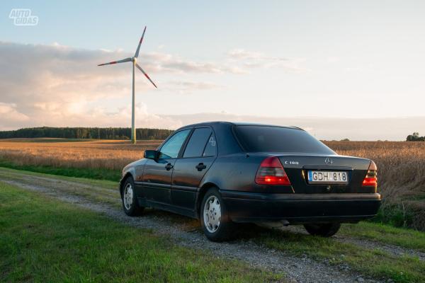 Синий Мерседес Ц 180 1996 в Кретинга, объемом двигателя 1.80 л и пробегом 361 тыс. км за 999 €, фото 2 на AUTOMOTO.COM.LV