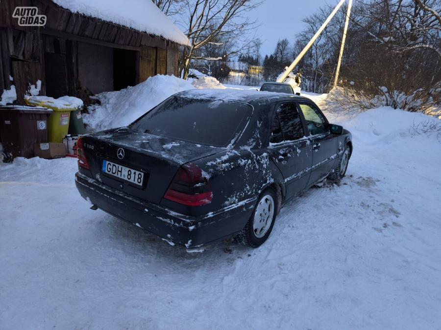 Синий Мерседес Ц 180 1996 в Кретинга, объемом двигателя 1.80 л и пробегом 361 тыс. км за 999 €, фото 7 на AUTOMOTO.COM.LV