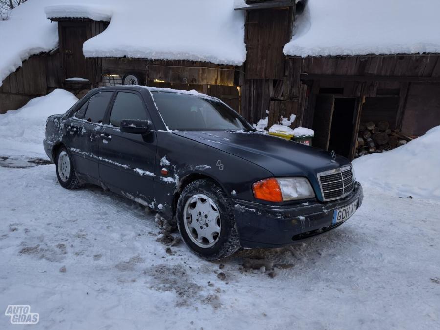 Синий Мерседес Ц 180 1996 в Кретинга, объемом двигателя 1.80 л и пробегом 361 тыс. км за 999 €, фото 8 на AUTOMOTO.COM.LV