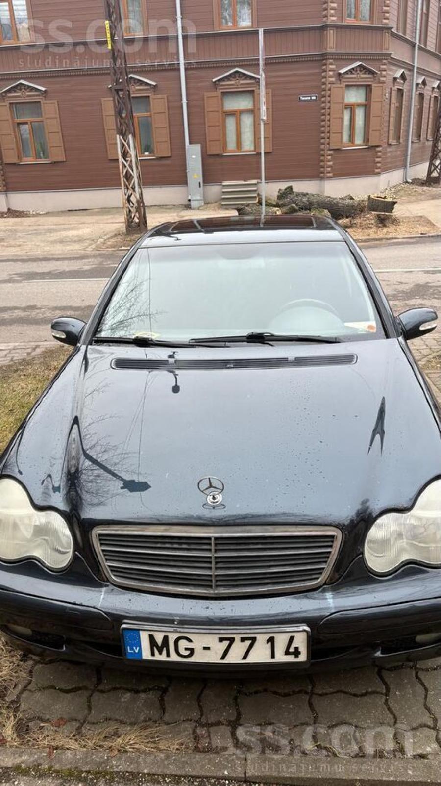 Zils Mercedes-Benz C 180 2001 Rīga, ar dzinēja tilpumu 1.60 L un nobraukumu 207 tūkst. km par 1400 €, foto 5 vietnē AUTOMOTO.COM.LV