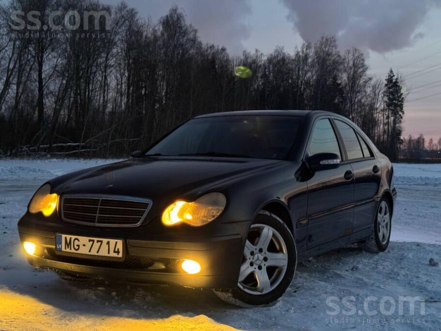 Zils Mercedes-Benz C 180 2001 Rīga, ar dzinēja tilpumu 2.00 L un nobraukumu 207 tūkst. km par 2000 €, foto 1 vietnē AUTOMOTO.COM.LV