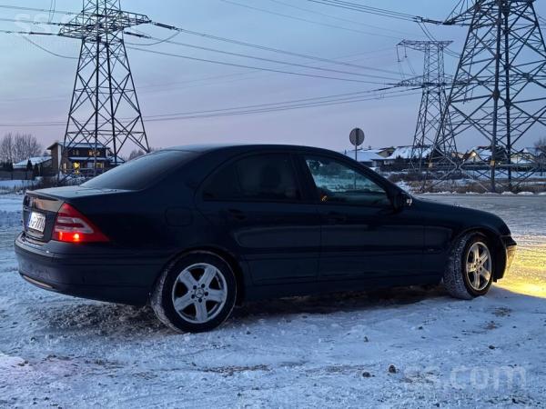 Zils Mercedes-Benz C 180 2001 Rīga, ar dzinēja tilpumu 2.00 L un nobraukumu 207 tūkst. km par 2000 €, foto 4 vietnē AUTOMOTO.COM.LV