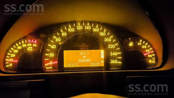 Zils Mercedes-Benz C 180 2001 Rīga, ar dzinēja tilpumu 2.00 L un nobraukumu 207 tūkst. km par 2000 €, foto 8 vietnē AUTOMOTO.COM.LV