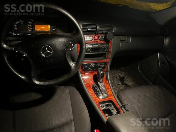 Zils Mercedes-Benz C 180 2001 Rīga, ar dzinēja tilpumu 2.00 L un nobraukumu 207 tūkst. km par 2000 €, foto 9 vietnē AUTOMOTO.COM.LV