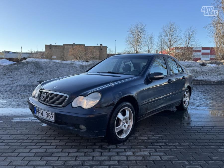 Blue Mercedes-Benz C 180 2002 in Siauliai, with an engine capacity of 1.80 L and mileage of 515 thousand km for 900 €, photo 7 on AUTOMOTO.COM.LV