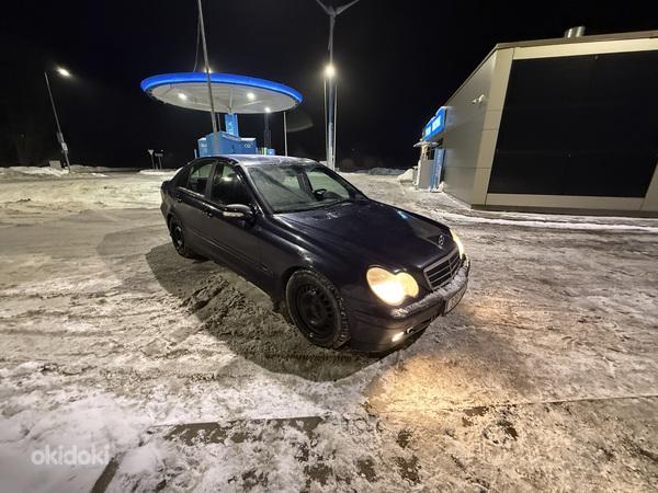 Blue Mercedes-Benz C 180 2004 in Tallinn, with an engine capacity of 1.80 L and mileage of 154 thousand km for 2000 €, photo 2 on AUTOMOTO.COM.LV