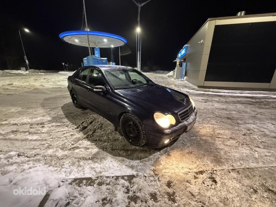 Blue Mercedes-Benz C 180 2004 in Tallinn, with an engine capacity of 1.80 L and mileage of 154 thousand km for 2000 €, photo 3 on AUTOMOTO.COM.LV