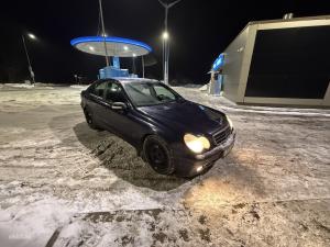 Blue Mercedes-Benz C 180 2004 in Tallinn, with an engine capacity of 1.80 L and mileage of 154 thousand km for 2000 €, photo 9 on AUTOMOTO.COM.LV