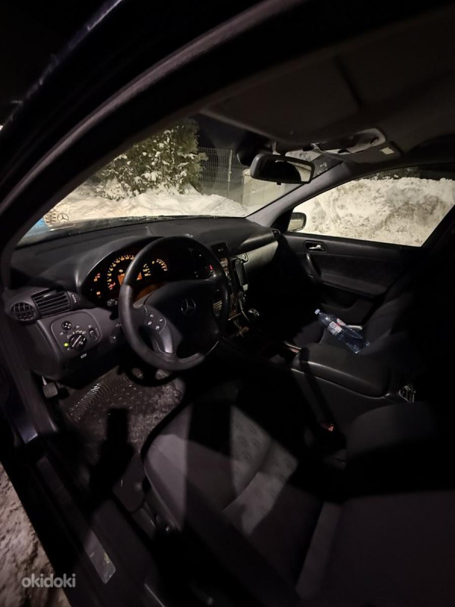 Blue Mercedes-Benz C 180 2004 in Tallinn, with an engine capacity of 1.80 L and mileage of 154 thousand km for 2000 €, photo 12 on AUTOMOTO.COM.LV