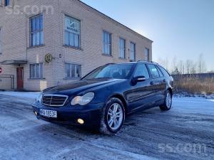 Blue Mercedes-Benz C 180 2003 in Aizkraukle, with an engine capacity of 1.80 L and mileage of 279 thousand km for 1050 €, photo 2 on AUTOMOTO.COM.LV