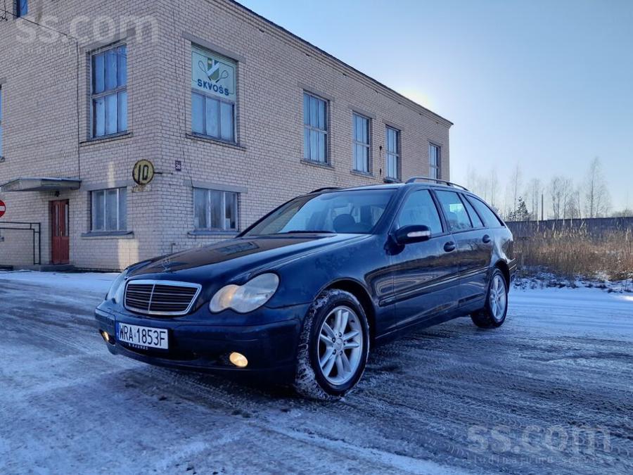Blue Mercedes-Benz C 180 2003 in Aizkraukle, with an engine capacity of 1.80 L and mileage of 279 thousand km for 1050 €, photo 2 on AUTOMOTO.COM.LV