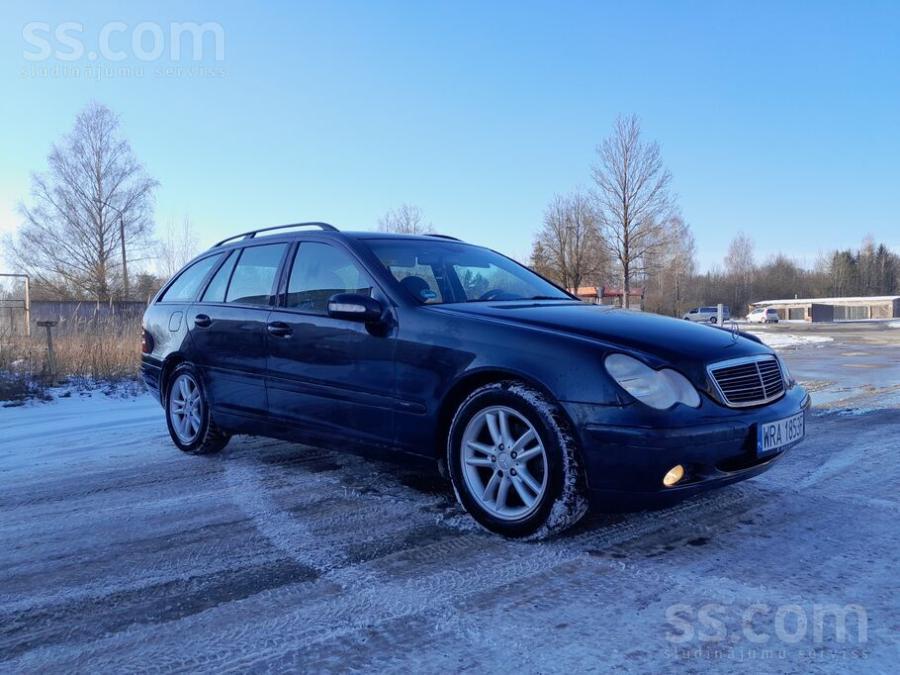 Blue Mercedes-Benz C 180 2003 in Aizkraukle, with an engine capacity of 1.80 L and mileage of 279 thousand km for 1050 €, photo 3 on AUTOMOTO.COM.LV