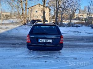Blue Mercedes-Benz C 180 2003 in Aizkraukle, with an engine capacity of 1.80 L and mileage of 279 thousand km for 1050 €, photo 4 on AUTOMOTO.COM.LV