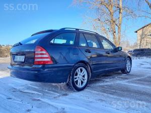 Blue Mercedes-Benz C 180 2003 in Aizkraukle, with an engine capacity of 1.80 L and mileage of 279 thousand km for 1050 €, photo 5 on AUTOMOTO.COM.LV