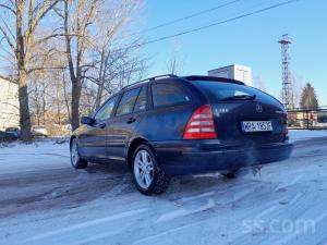 Blue Mercedes-Benz C 180 2003 in Aizkraukle, with an engine capacity of 1.80 L and mileage of 279 thousand km for 1050 €, photo 6 on AUTOMOTO.COM.LV
