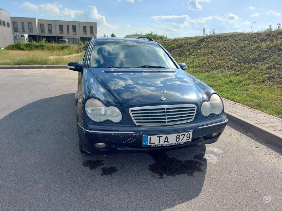 Zils Mercedes-Benz C 180 2003 Viļņa, ar dzinēja tilpumu 1.80 L un nobraukumu 287 tūkst. km par 999 €, foto 1 vietnē AUTOMOTO.COM.LV