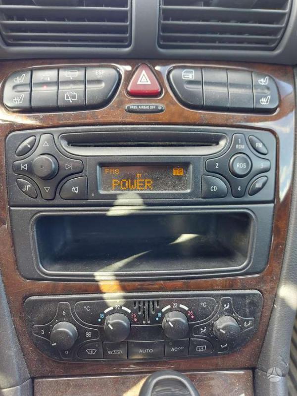 Blue Mercedes-Benz C 180 2003 in Vilnius, with an engine capacity of 1.80 L and mileage of 287 thousand km for 999 €, photo 6 on AUTOMOTO.COM.LV