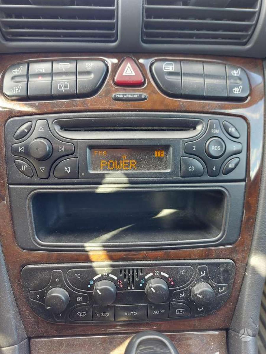 Zils Mercedes-Benz C 180 2003 Viļņa, ar dzinēja tilpumu 1.80 L un nobraukumu 287 tūkst. km par 999 €, foto 7 vietnē AUTOMOTO.COM.LV