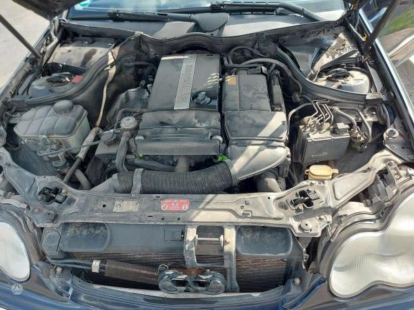 Blue Mercedes-Benz C 180 2003 in Vilnius, with an engine capacity of 1.80 L and mileage of 287 thousand km for 999 €, photo 8 on AUTOMOTO.COM.LV