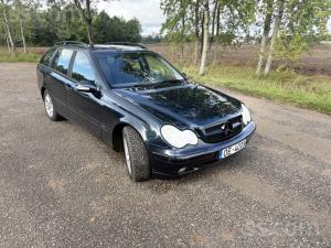 Blue Mercedes-Benz C 180 2003 in Gulbene, with an engine capacity of 1.80 L and mileage of 296 thousand km for 1850 €, photo 3 on AUTOMOTO.COM.LV