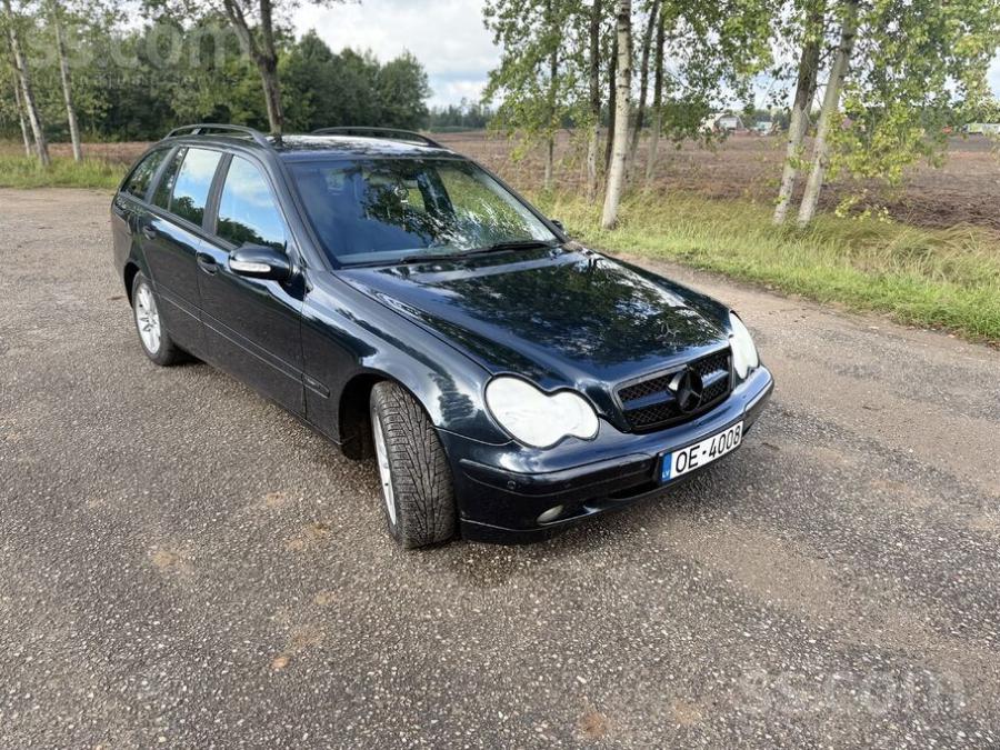 Blue Mercedes-Benz C 180 2003 in Gulbene, with an engine capacity of 1.80 L and mileage of 296 thousand km for 1850 €, photo 3 on AUTOMOTO.COM.LV