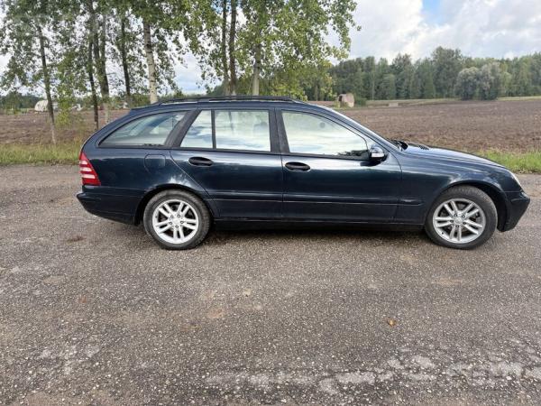 Blue Mercedes-Benz C 180 2003 in Gulbene, with an engine capacity of 1.80 L and mileage of 296 thousand km for 1850 €, photo 4 on AUTOMOTO.COM.LV