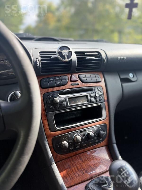 Blue Mercedes-Benz C 180 2003 in Gulbene, with an engine capacity of 1.80 L and mileage of 296 thousand km for 1850 €, photo 8 on AUTOMOTO.COM.LV