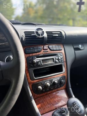 Blue Mercedes-Benz C 180 2003 in Gulbene, with an engine capacity of 1.80 L and mileage of 296 thousand km for 1850 €, photo 8 on AUTOMOTO.COM.LV