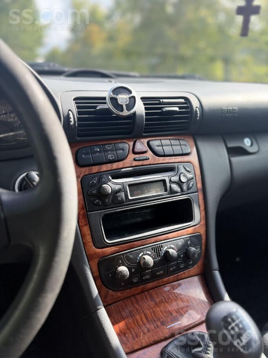 Blue Mercedes-Benz C 180 2003 in Gulbene, with an engine capacity of 1.80 L and mileage of 296 thousand km for 1850 €, photo 8 on AUTOMOTO.COM.LV