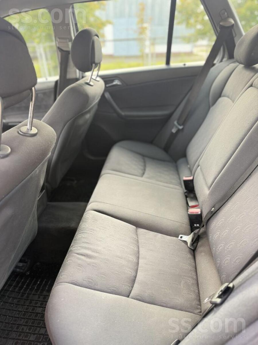 Blue Mercedes-Benz C 180 2003 in Gulbene, with an engine capacity of 1.80 L and mileage of 296 thousand km for 1850 €, photo 11 on AUTOMOTO.COM.LV