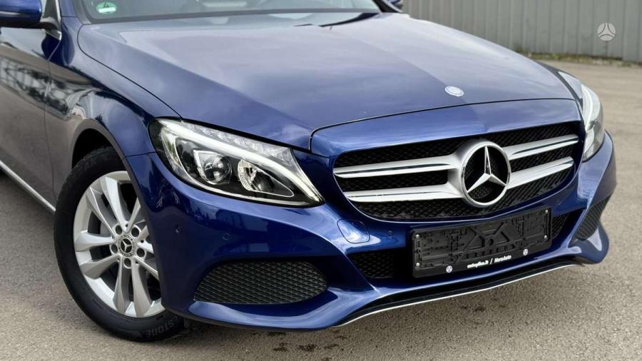 Blue Mercedes-Benz C 180 2016 in Telschi, with an engine capacity of 1.60 L and mileage of 175 thousand km for 11700 €, photo 3 on AUTOMOTO.COM.LV