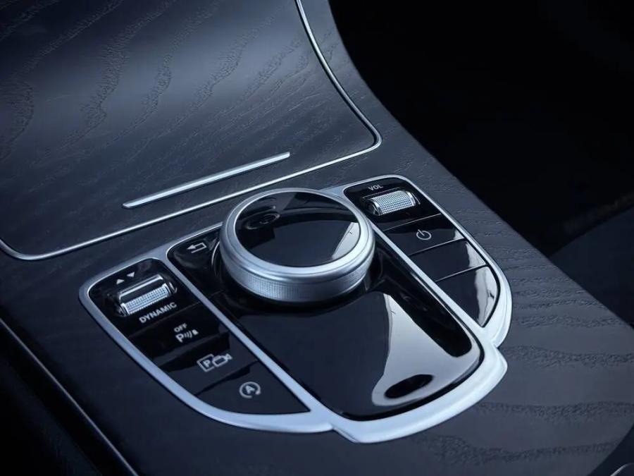 Zils Mercedes-Benz C 180 2018 Rīga, ar dzinēja tilpumu 1.50 L un nobraukumu 182 tūkst. km par 19400 €, foto 19 vietnē AUTOMOTO.COM.LV