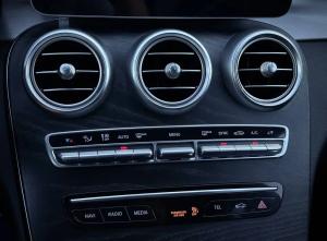 Zils Mercedes-Benz C 180 2018 Rīga, ar dzinēja tilpumu 1.50 L un nobraukumu 182 tūkst. km par 19400 €, foto 20 vietnē AUTOMOTO.COM.LV