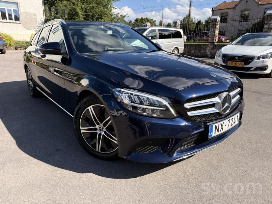 Blue Mercedes-Benz C 180 2019 in Riga, with an engine capacity of 1.60 L and mileage of 132 thousand km for 18500 €, photo 3 on AUTOMOTO.COM.LV