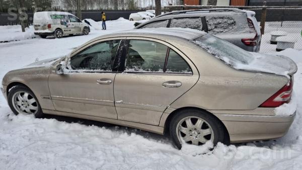 Brown Mercedes-Benz C 180 2004 in Limbazi, with an engine capacity of 1.80 L and mileage of 225 thousand km for 990 €, photo 7 on AUTOMOTO.COM.LV