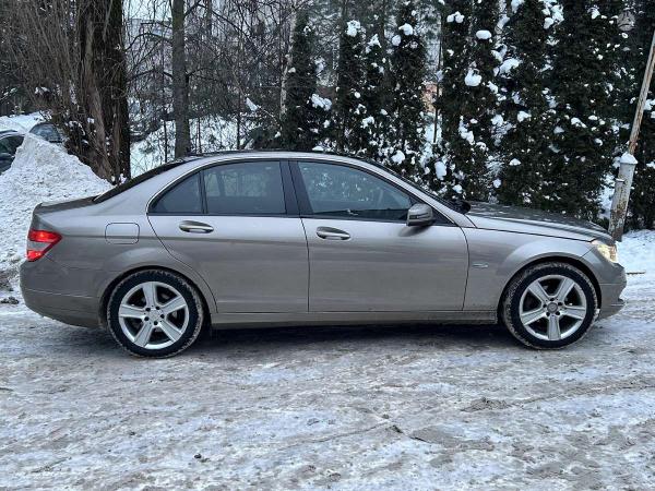 Brūns Mercedes-Benz C 180 2008 Viļņa, ar dzinēja tilpumu 1.80 L un nobraukumu 299 tūkst. km par 3200 €, foto 2 vietnē AUTOMOTO.COM.LV