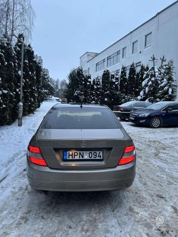 Brūns Mercedes-Benz C 180 2008 Viļņa, ar dzinēja tilpumu 1.80 L un nobraukumu 299 tūkst. km par 3200 €, foto 4 vietnē AUTOMOTO.COM.LV