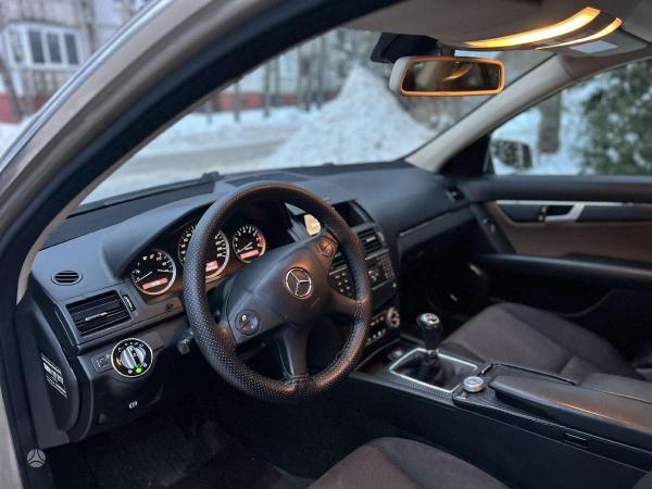 Brūns Mercedes-Benz C 180 2008 Viļņa, ar dzinēja tilpumu 1.80 L un nobraukumu 299 tūkst. km par 3200 €, foto 9 vietnē AUTOMOTO.COM.LV